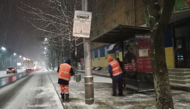 У Києві проти снігу “виступили” 418 одиниць техніки