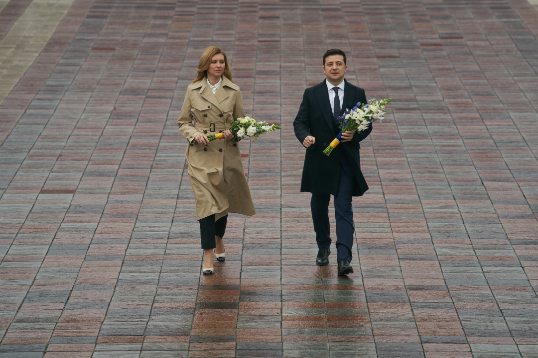Präsident Selenskyj und First Lady Olena ehren Nationaldichter Taras ... Präsident Selenskyj und First Lady Olena ehren Nationaldichter Taras ...