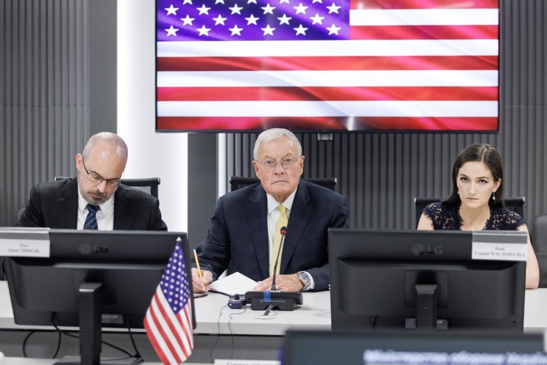 „Putin hat Angst vor Amerika“: Selenskyj über russische Beschüsse ...