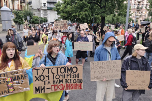 キーウや他都市で汚職対策機関の独立性を求めるデモ続く　３１日に関連法案投票へ